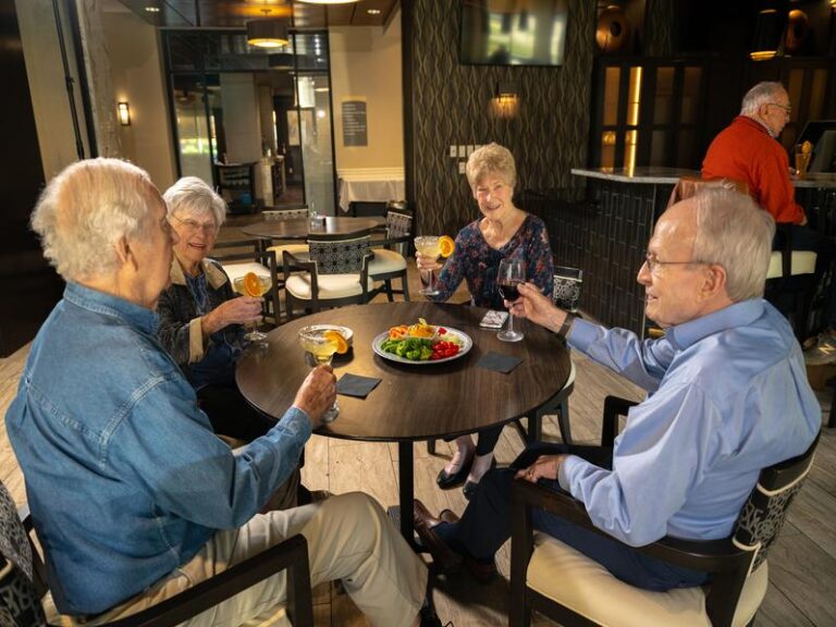 Best Senior Living Amenities to Look For | Village Shalom